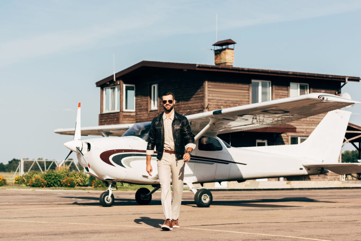 The 8 Best Flight Jackets for Pilots in 2023 - Bomber and Leather Pilot ...