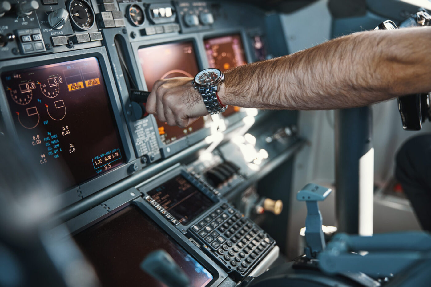 What is the Difference Between a Captain and a Pilot?